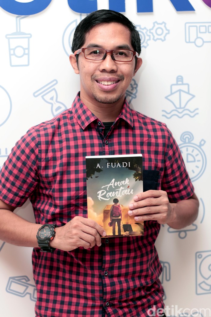 Ngobrol Seru Bareng Ahmad Fuadi Ngobrol Seru Bareng Ahmad Fuadi