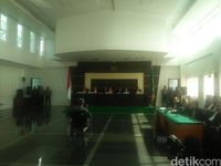 Majelis Hakim Bacakan Putusan Sela Kasus Buni Yani Majelis Hakim Bacakan Putusan Sela Kasus Buni Yani