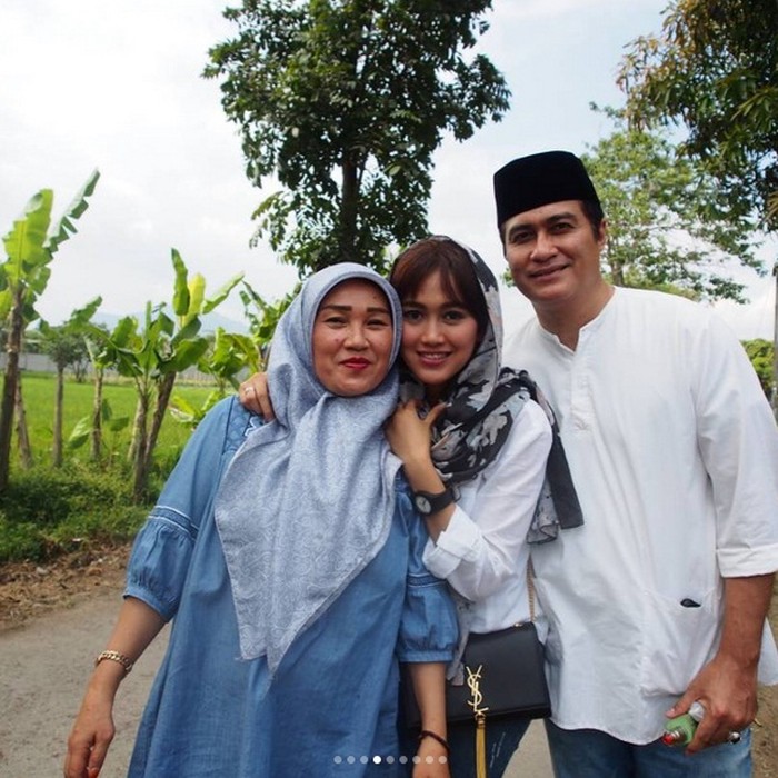 Mesranya Adjie Pangestu dan Istri yang Beda 25 Tahun