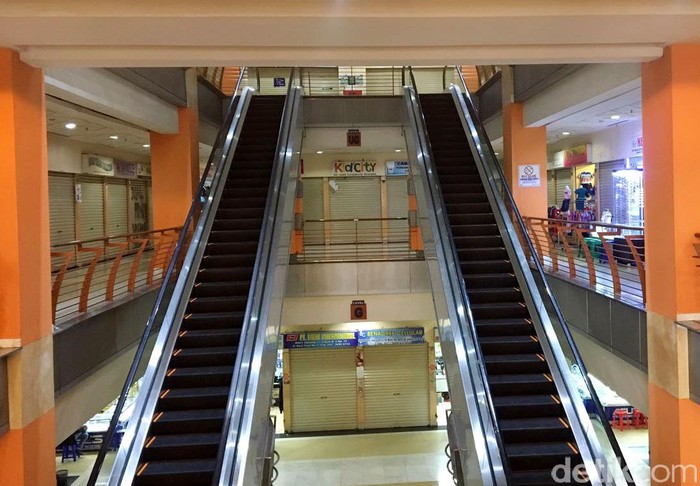 Foto: Roxy Square Sepi Bak Kuburan