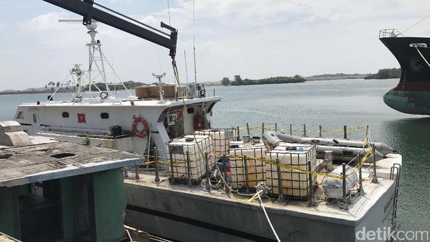 Perahu Karet Pengangkut 1 Ton Sabu Diangkat dari Kapal Wanderlust