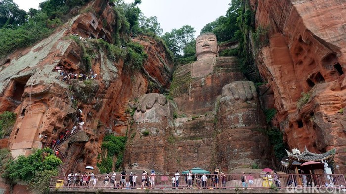 Foto: Patung Buddha Raksasa Terbesar di Dunia