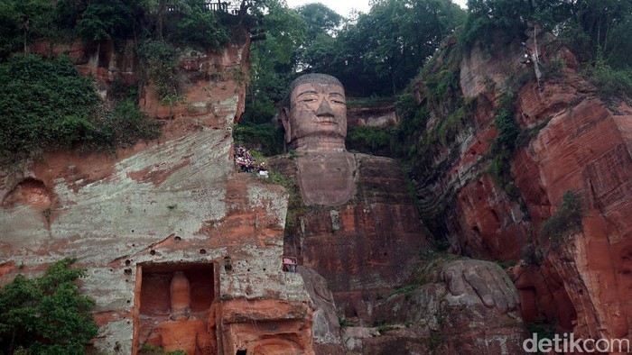Foto: Patung Buddha Raksasa Terbesar di Dunia