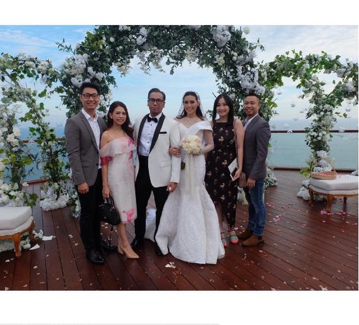 Foto-foto Pernikahan Sammy Simorangkir dan Viviane di Bali Foto-foto Pernikahan Sammy Simorangkir dan Viviane di Bali