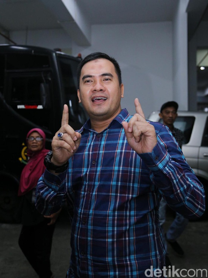 Pamela Safitri dan DJ Dinar Joget Erotis, Okan Cornelius Pamer Pacar Baru