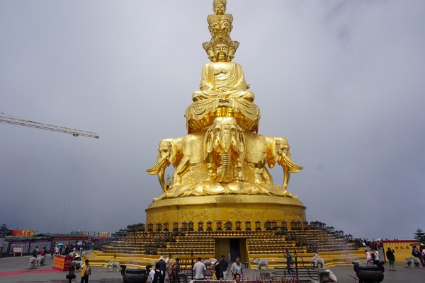 Foto: Patung Buddha Emas Raksasa di China