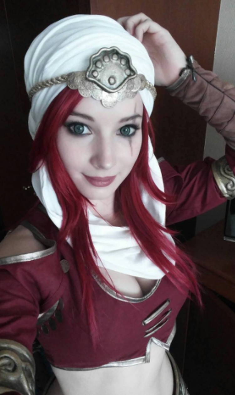 Enji Night Cosplayer Misterius Yang Cantik Jelita