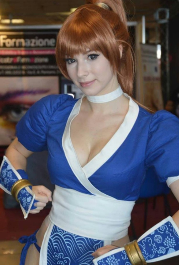 Enji Night Cosplayer Misterius Yang Cantik Jelita