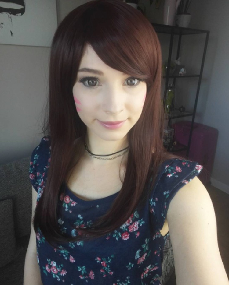 Enji Night Cosplayer Misterius Yang Cantik Jelita