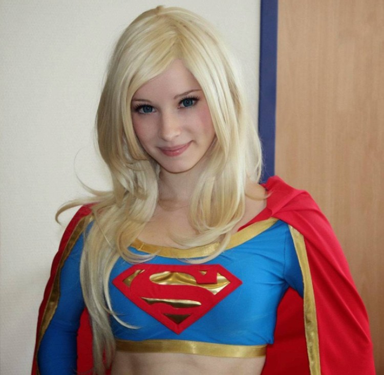 Enji Night Cosplayer Misterius Yang Cantik Jelita