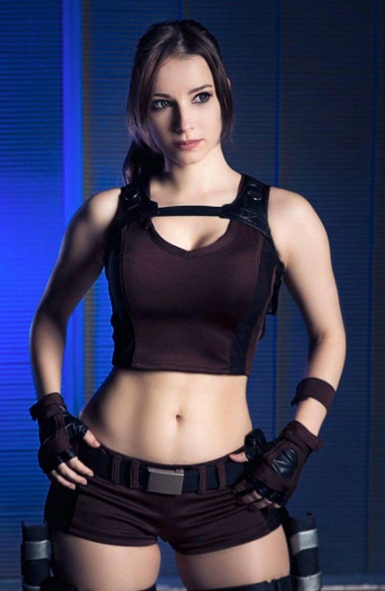 Enji Night Cosplayer Misterius Yang Cantik Jelita