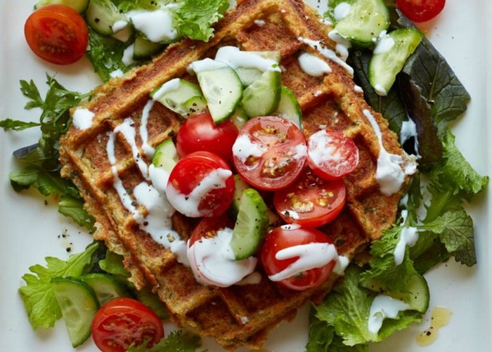Bosan dengan Waffle Manis? Ini 7 Waffle Gurih yang Cocok Buat Sarapan