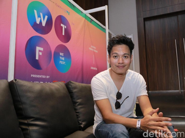 Rendy Pandugo Tampil di Bawah Hujan pada Jazz Goes to Campus 2017