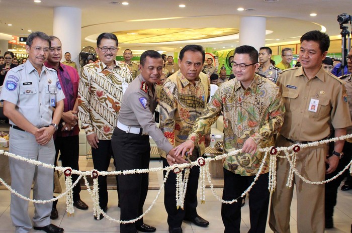 Jemput Bola, Gerai Samsat juga Ada di Mal Pluit Village