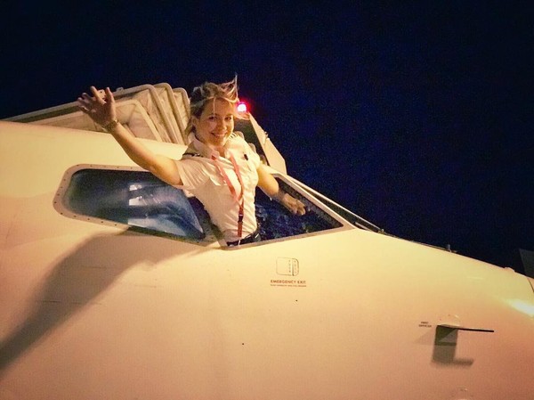 Foto: Kenalan Sama Pilot Cantik dari Belanda