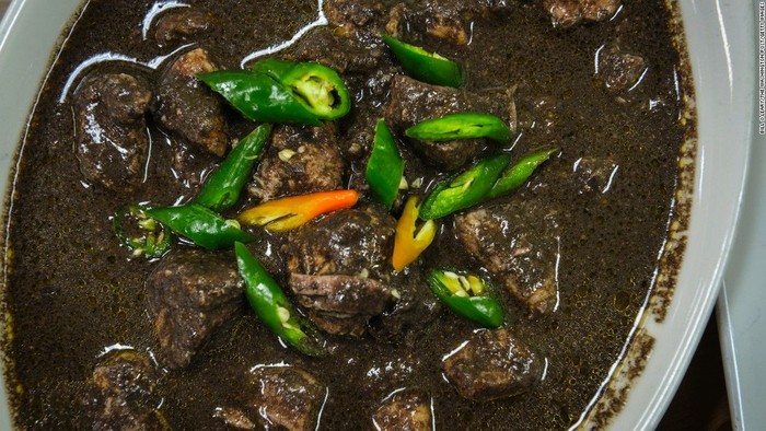 Kalau Berani, Lihat Nih 15 Makanan yang Dicampur Darah Aneka Hewan!