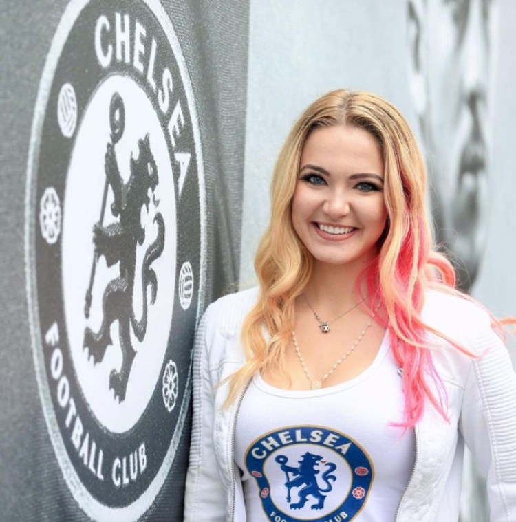 Mengintip Instagram Si Seksi Fans Berat Chelsea