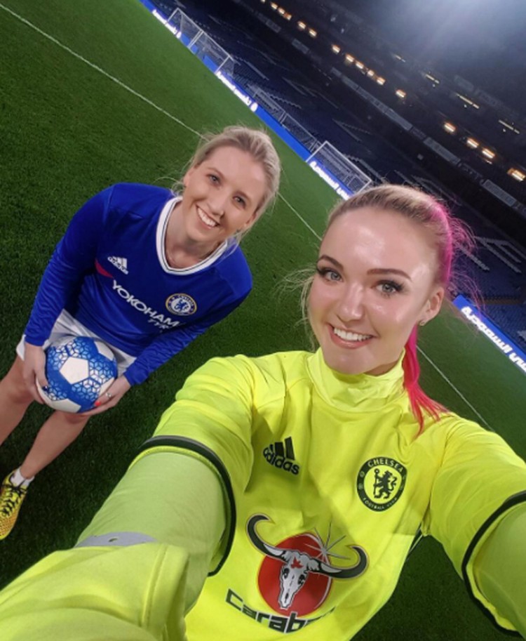 Mengintip Instagram Si Seksi Fans Berat Chelsea