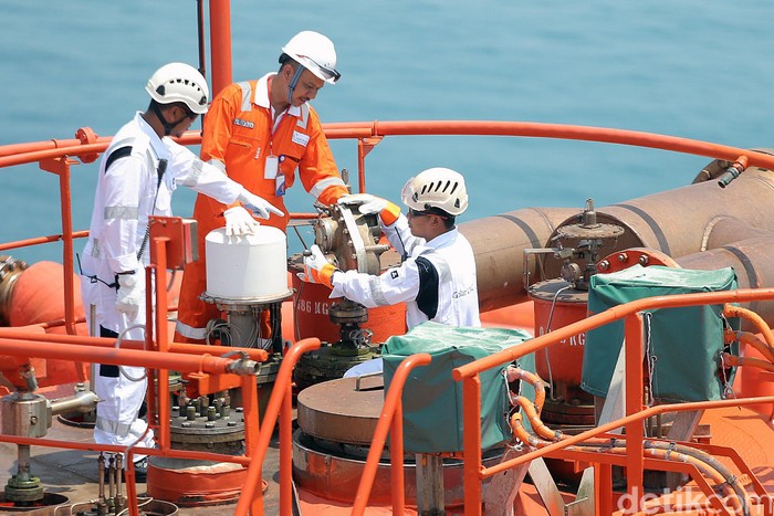 Melihat Produksi Gas Bumi di FSRU Jawa Barat