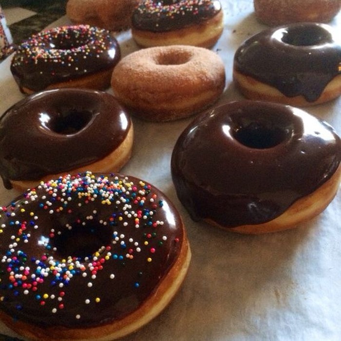 10 Donat Klasik yang Manis Empuk dan Bikin Ketagihan