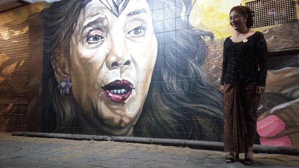 Foto: Jepretan Traveler di Mural Susi yang Keren
