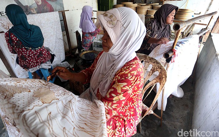 Melihat Pembuatan Batik Maos Cilacap yang Mendunia