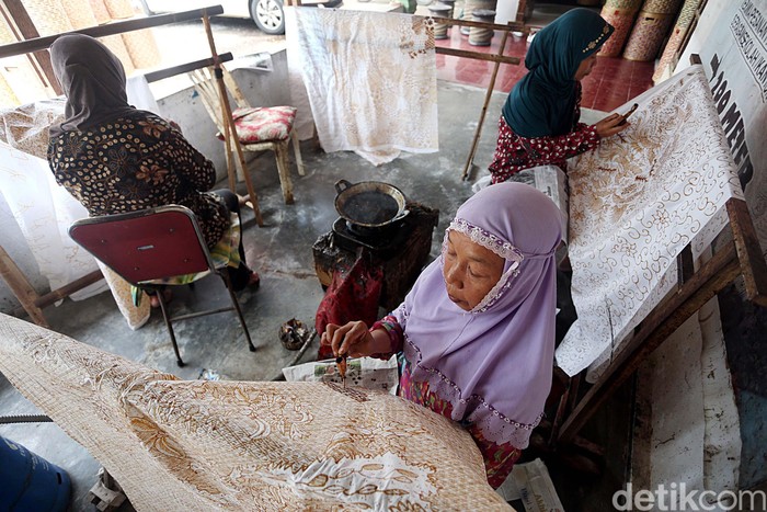 Melihat Pembuatan Batik Maos Cilacap yang Mendunia