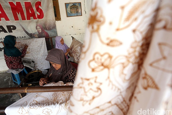 Melihat Pembuatan Batik Maos Cilacap yang Mendunia
