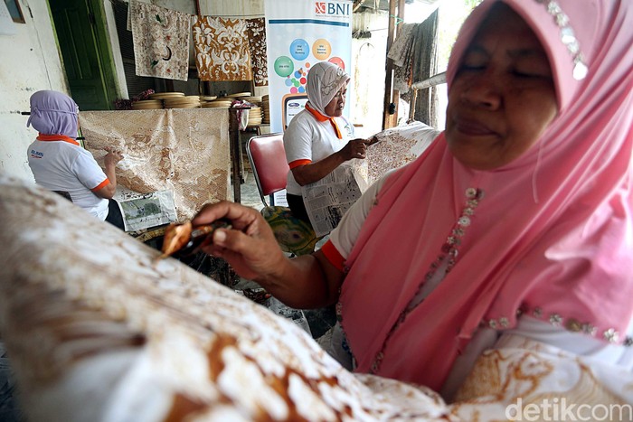 Melihat Pembuatan Batik Maos Cilacap yang Mendunia