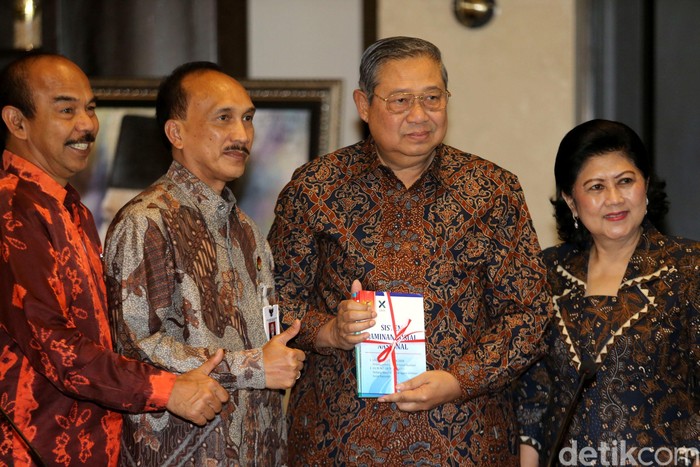 Ketua DJSN dan Dirut BPJS Ketenagakerjaan Temui SBY Ketua DJSN dan Dirut BPJS Ketenagakerjaan Temui SBY