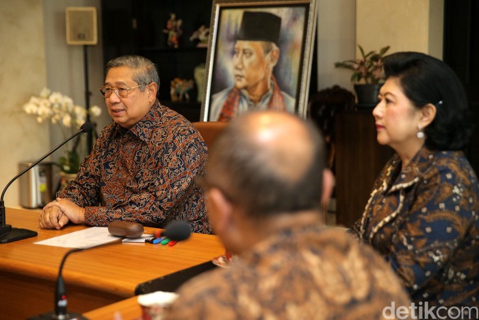 Ketua DJSN dan Dirut BPJS Ketenagakerjaan Temui SBY Ketua DJSN dan Dirut BPJS Ketenagakerjaan Temui SBY