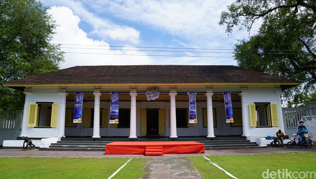 Miris! Istana Mini Banda Neira Rusak, Kaca Pecah-Lencana Jenderal Hilang Miris! Istana Mini Banda Neira Rusak, Kaca Pecah-Lencana Jenderal Hilang