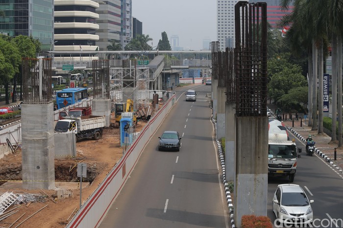 Foto : Melihat Progress Pembangunan LRT Kuningan Dukuh Atas