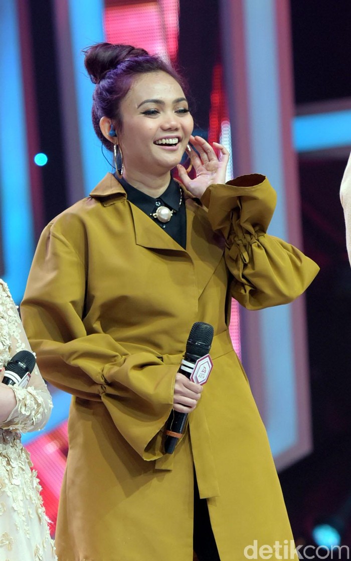 Rina Nose Blak-blakan Soal Alasan Lepas Hijab Rina Nose Blak-blakan Soal Alasan Lepas Hijab