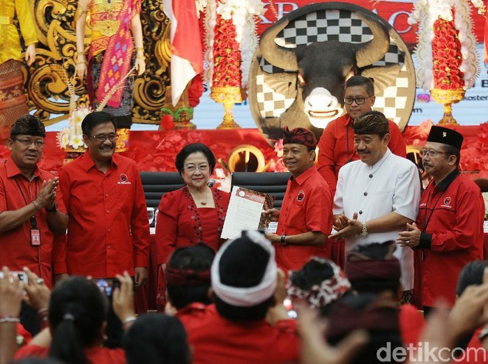 Usung Wayan Koster, PDIP Yakin Kembalikan Kejayaan di Pilgub Bali Usung Wayan Koster, PDIP Yakin Kembalikan Kejayaan di Pilgub Bali
