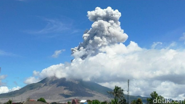 Mengenal 7 Gunung Berapi Aktif di Indonesia yang Jadi Destinasi Wisata