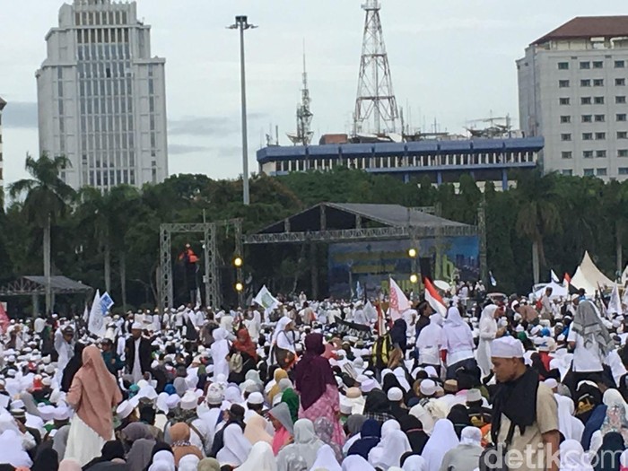 Bendera-bendera yang Berkibar di Reuni 212