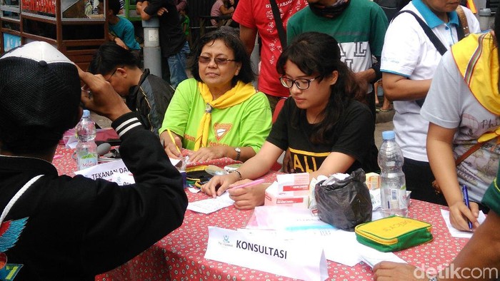 Foto: Saat Kaum Difabel Bantu Ajarkan Bahasa Isyarat