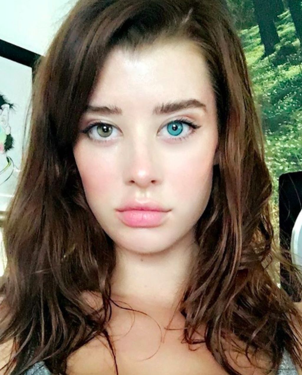 Matanya Beda Warna Model Cantik Ini Pukau Netizen