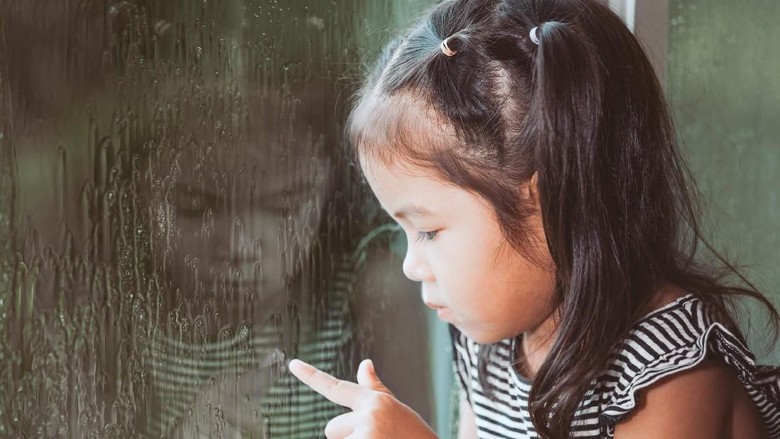 Umur Berapa Anak Bisa Ditinggal Sendiri di Rumah? Umur Berapa Anak Bisa Ditinggal Sendiri di Rumah?