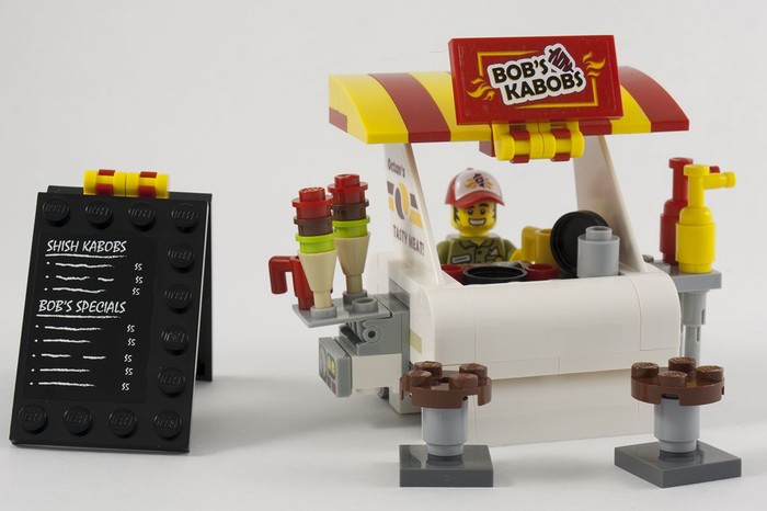 Wah, Miniatur Gerai Makanan Ini Ternyata Terbuat dari Lego!