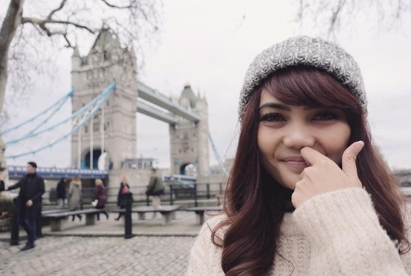 Foto Mengintip Liburannya Rina Nose Di London