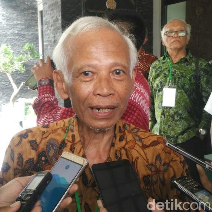 Foto: Pak Kasmujo, Dosen Pembimbing Skripsi Jokowi yang Dulu Galak