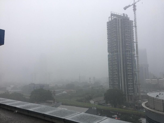 Jakarta Diguyur Hujan, Embusan Angin di Jaktim Sempat Ekstrem Jakarta Diguyur Hujan, Embusan Angin di Jaktim Sempat Ekstrem