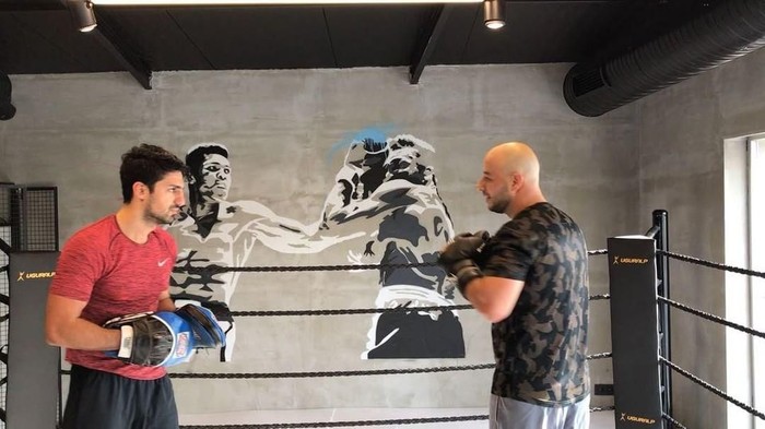 Foto: Selain Jago Nyanyi Maher Zain Juga Jago Boxing