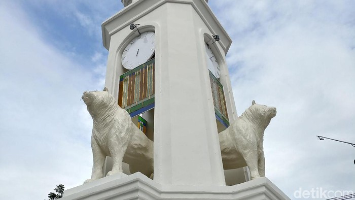 Potret Patung Maung Bandung yang Disebut Mirip Anjing Laut