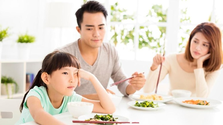 5 Kebiasaan Makan Ini Perlu Banget Kita Tanamkan pada Anak 5 Kebiasaan Makan Ini Perlu Banget Kita Tanamkan pada Anak