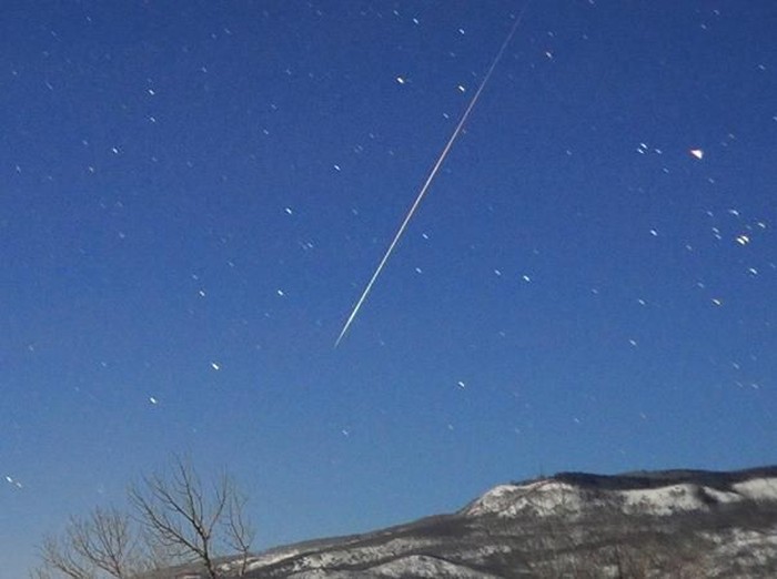 Tips Sederhana Nonton Puncak Hujan Meteor Lyrids Malam Ini Tips Sederhana Nonton Puncak Hujan Meteor Lyrids Malam Ini