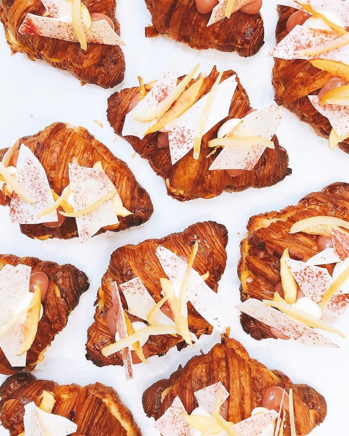 Intip Cantiknya Ragam Croissant Bi-Color di Supermoon Bakehouse