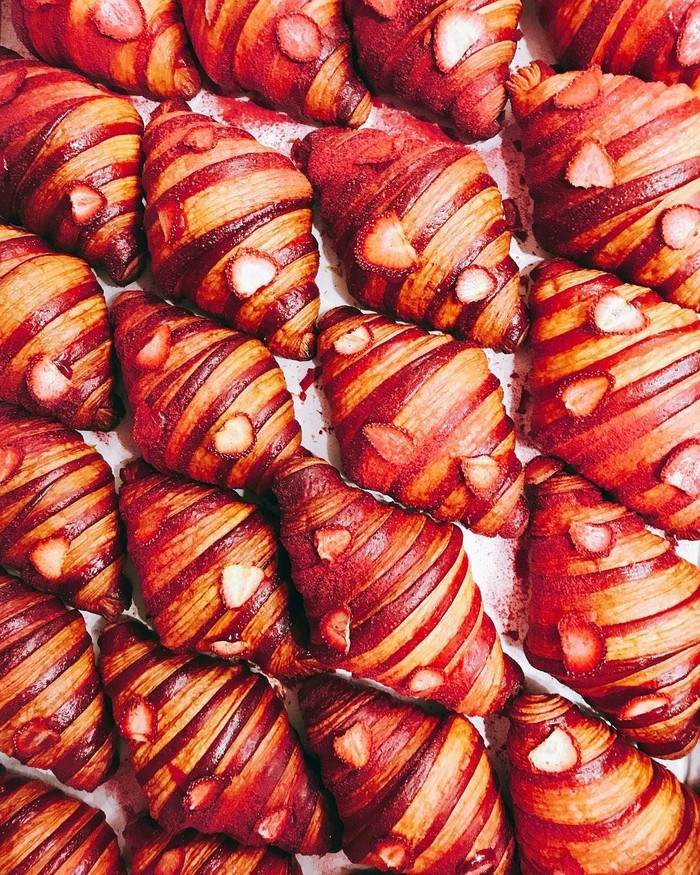 Intip Cantiknya Ragam Croissant Bi-Color di Supermoon Bakehouse